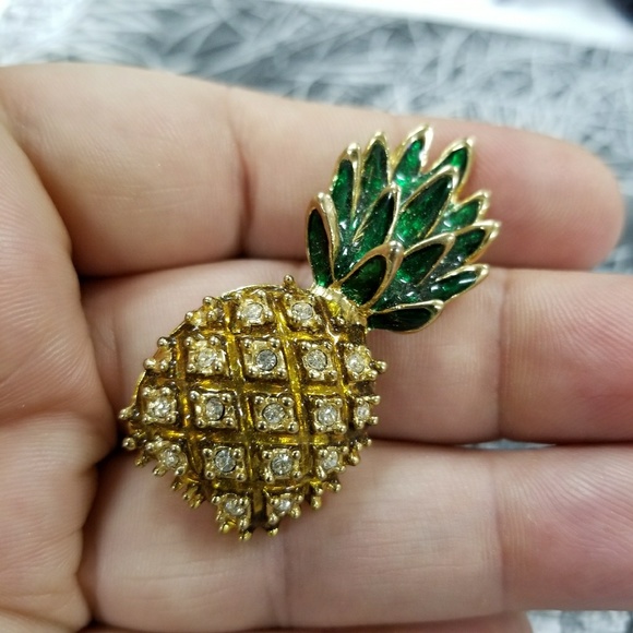 Vintage | Jewelry | Exquisite Vtg Rhinestone Pineapple Brooch | Poshmark